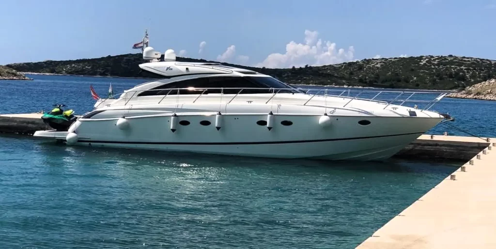 Gebraucht Verfügbar - Avcon Yacht